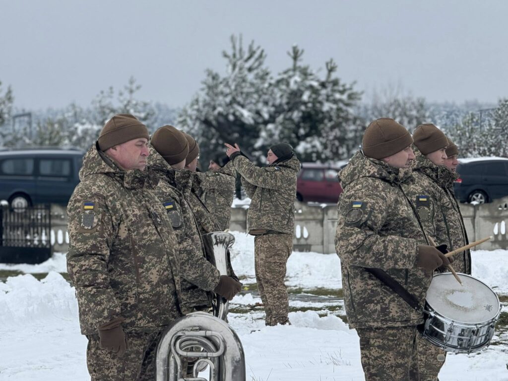 Львівщина попрощалась із 23-річним захисником. Читайте на UKR.NET